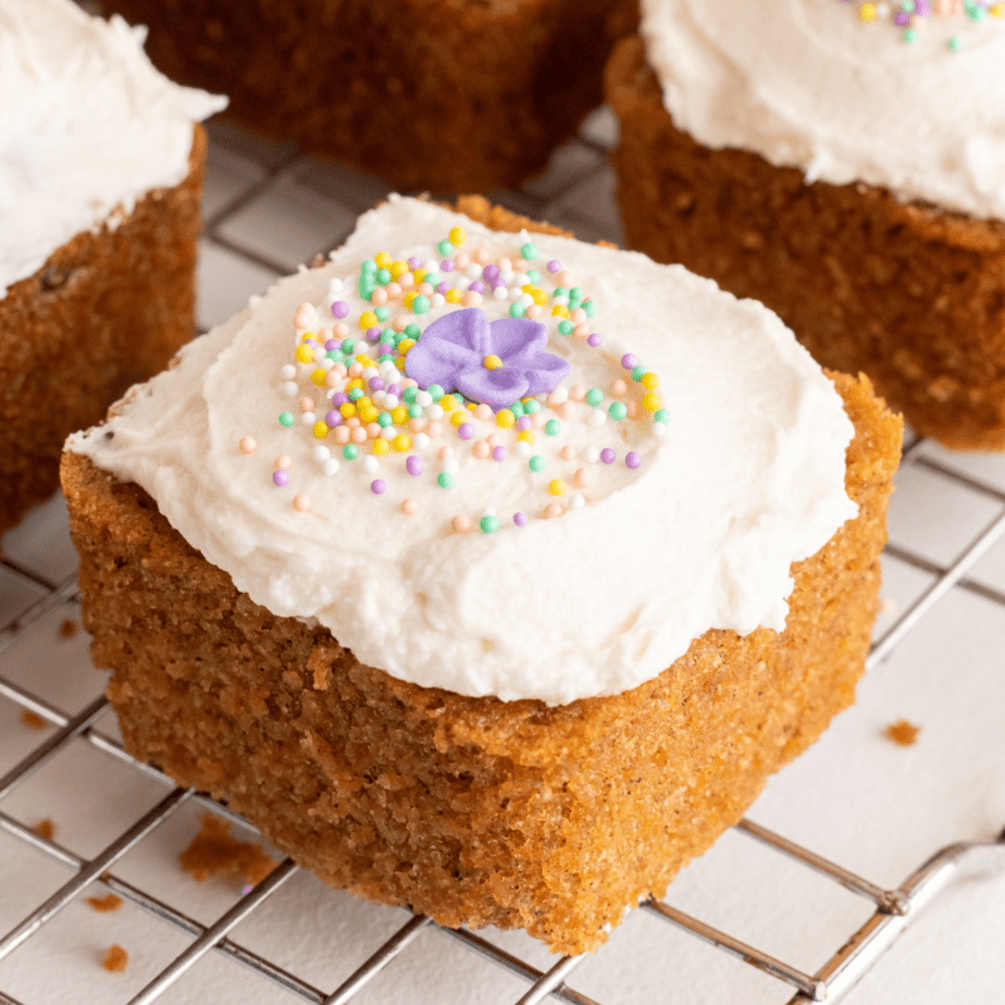Mini Carrot Cakes - Autumn LeAnn
